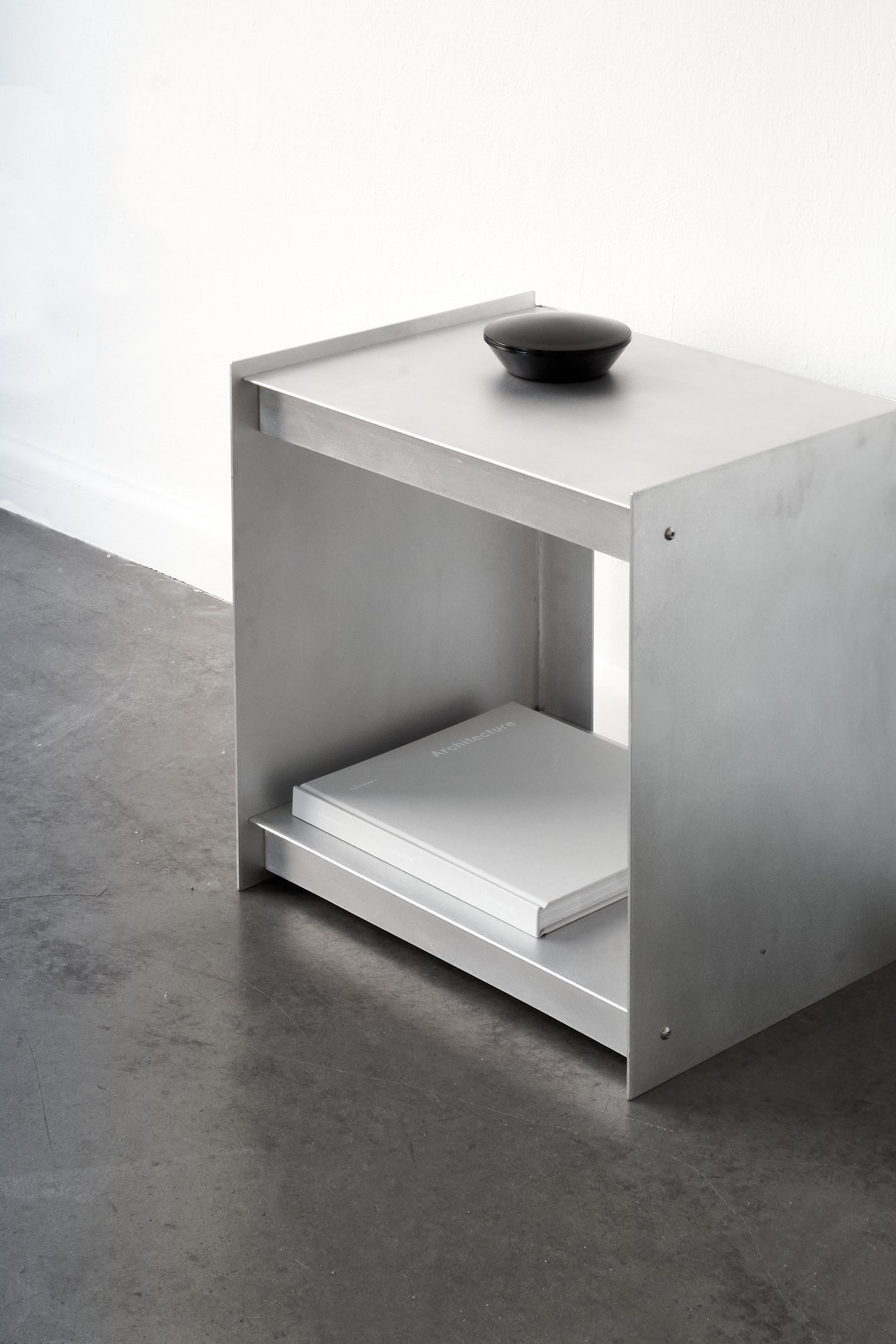 PLIÉ side table and small metal shelf unit by UTIL – analograum